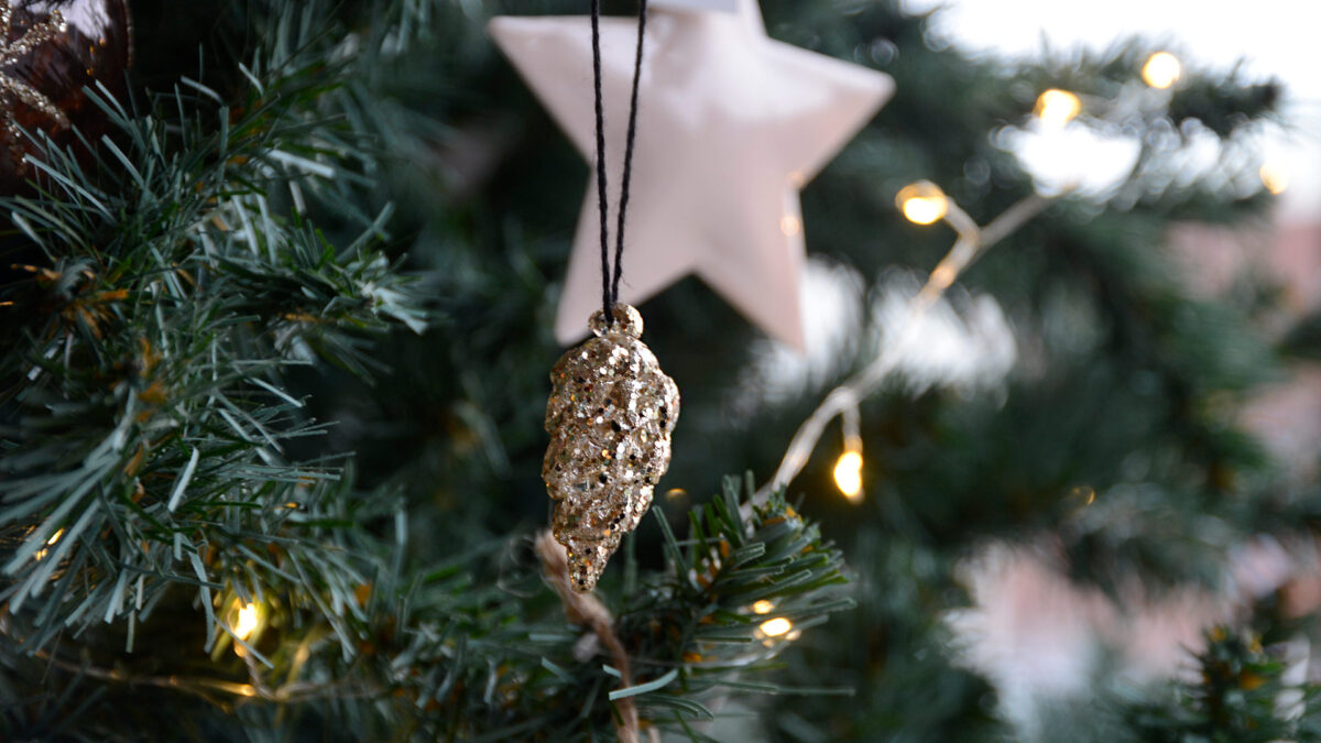 Glass Pine Cone Christmas Tree Decorations - Natural Bed Company